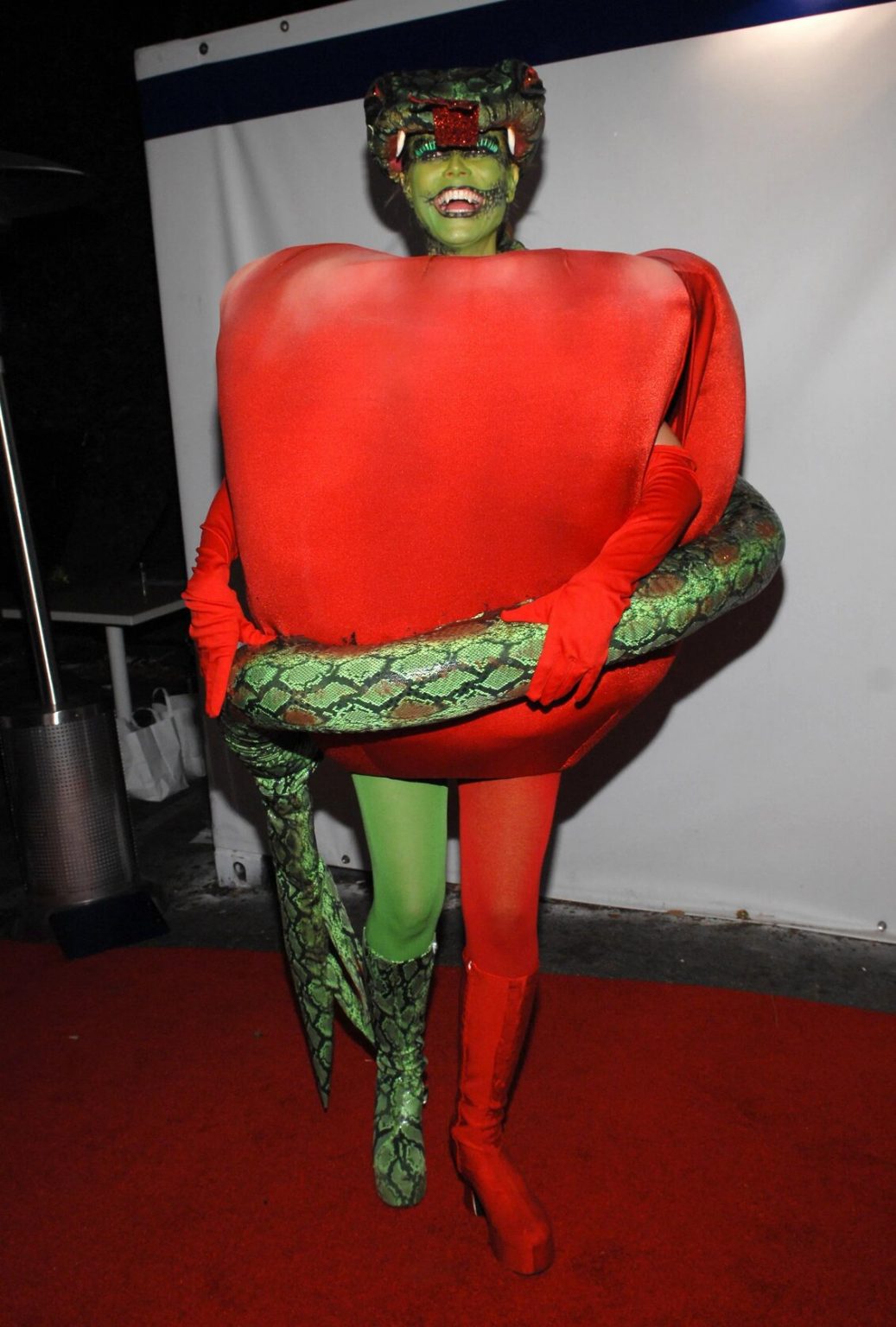 Heidi Klum closes Halloween with her epic worm costume