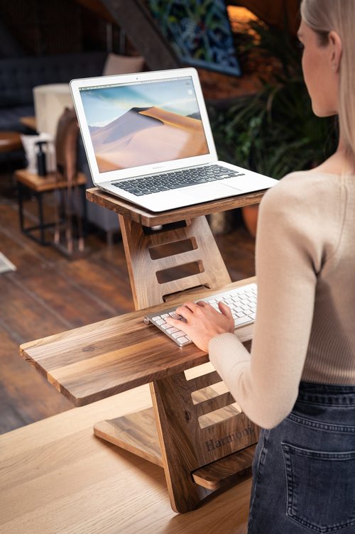 4 Reasons why you should use a standing desk | Bona Magazine