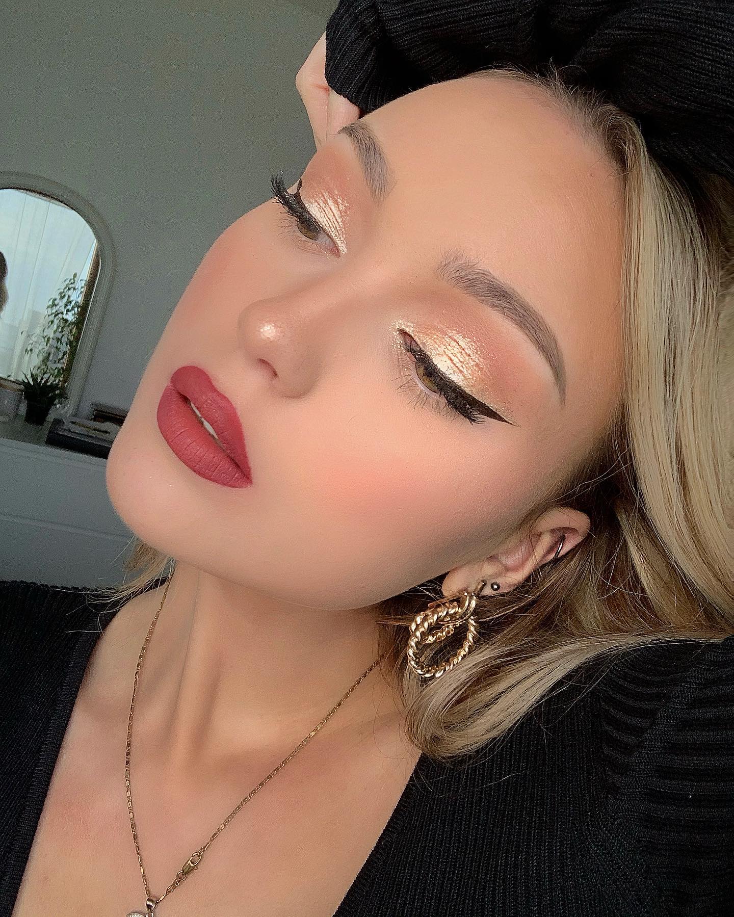 Understated Christmas-themed makeup you need to try this year | Woman ...